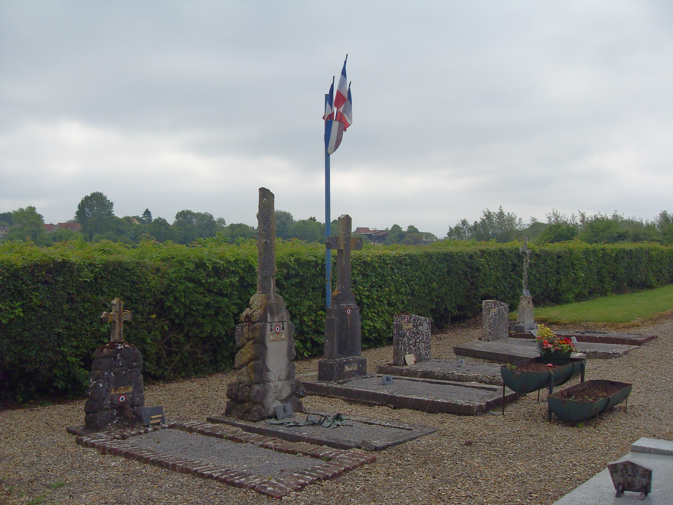 Les tombes du cimetière communal de Prémont | Office du tourisme du ...